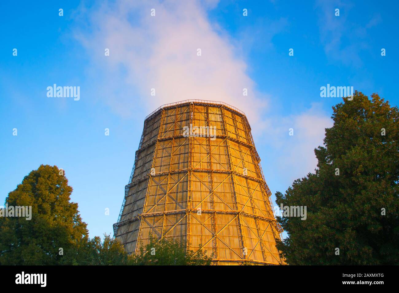 Large chimney hi-res stock photography and images - Alamy