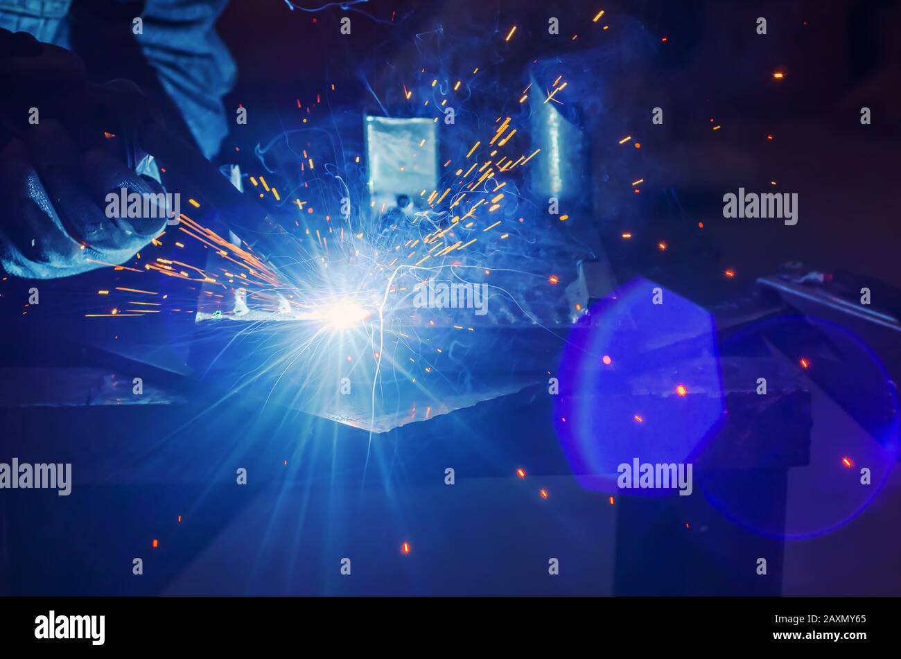 Helmet with arc welding visor hi-res stock photography and images - Alamy