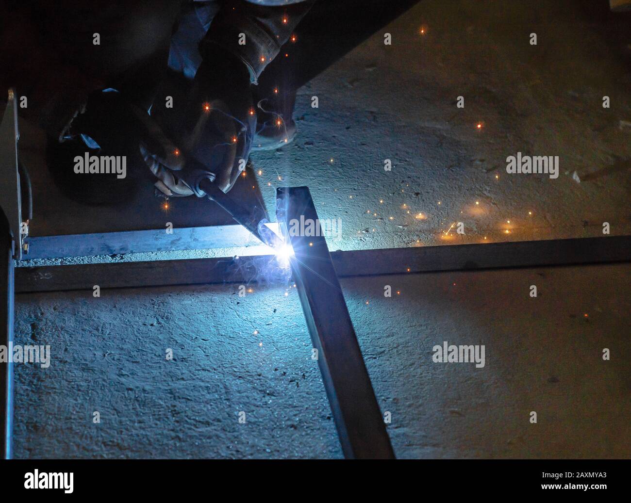 Argon shield gas hi-res stock photography and images - Alamy