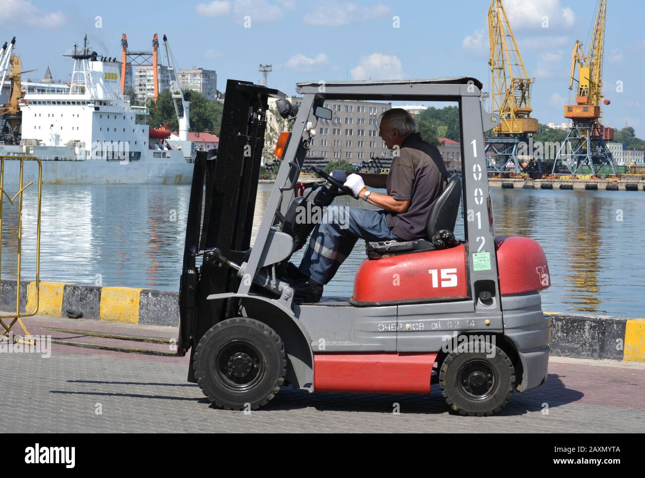 Man driving forklift truck hi-res stock photography and images - Alamy