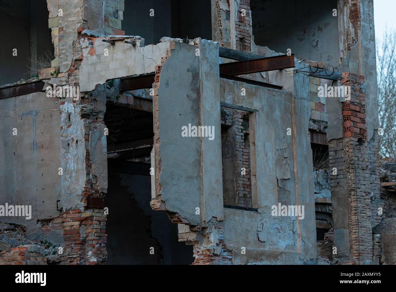 Old broken buildings hi-res stock photography and images - Alamy