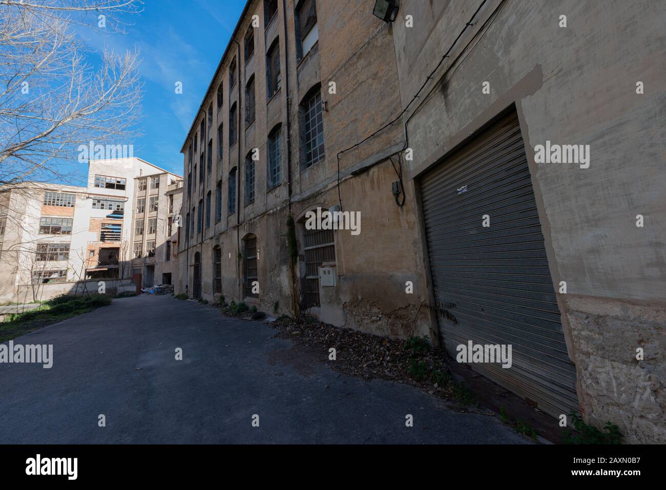 Old broken buildings hi-res stock photography and images - Alamy