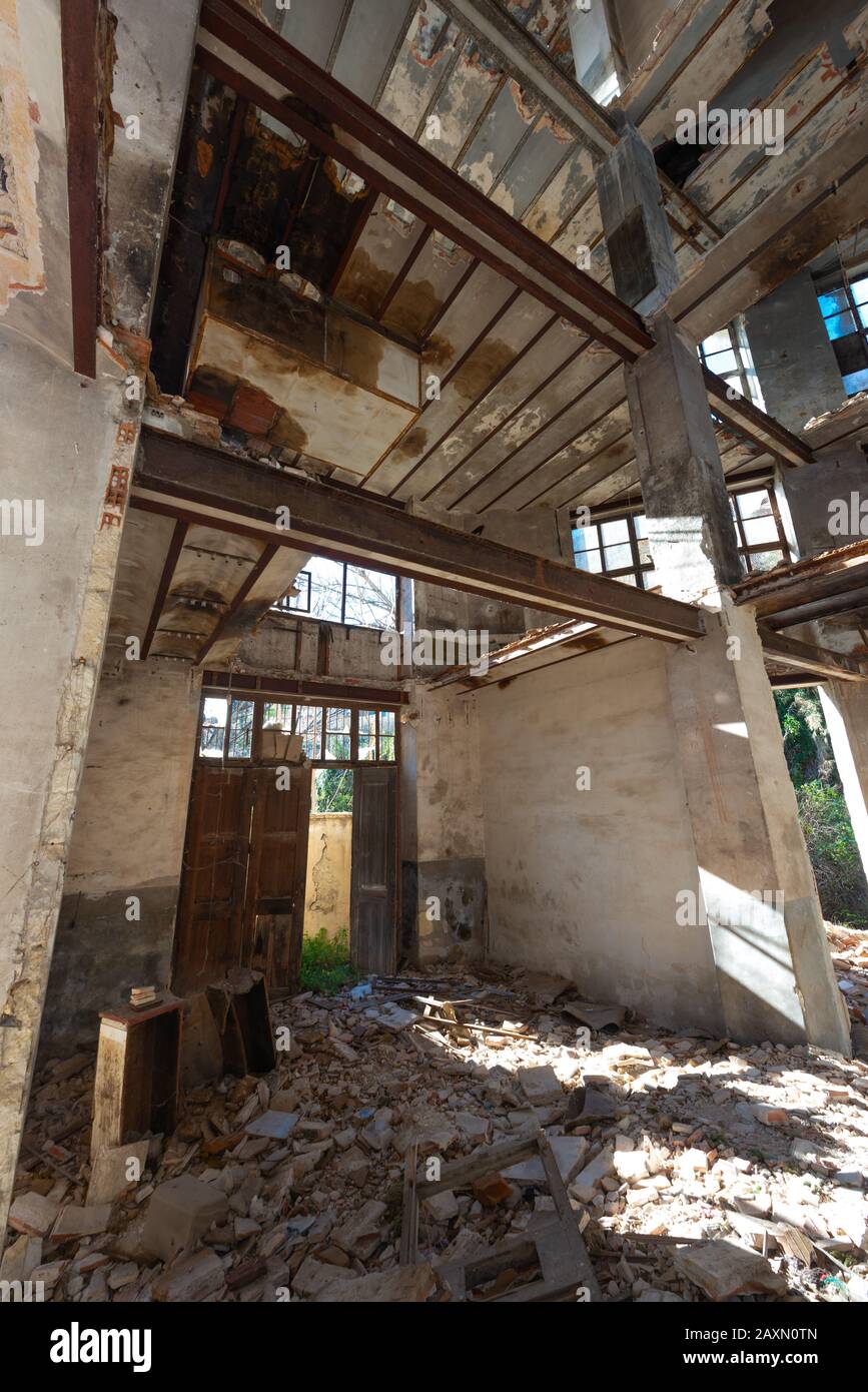 Old creepy building hi-res stock photography and images - Alamy