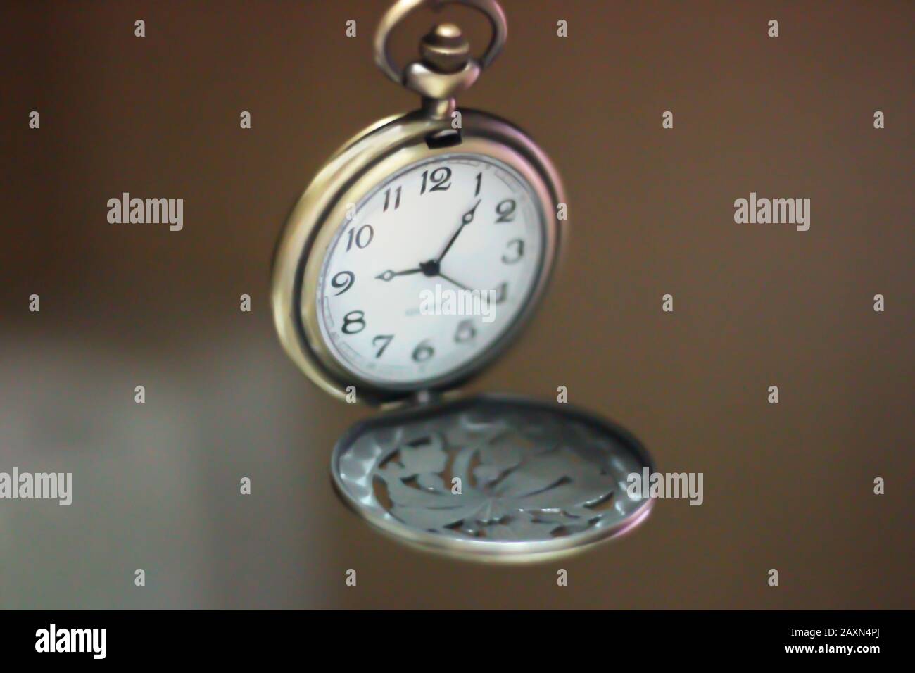 Broken antique pocket watch hi-res stock photography and images - Alamy