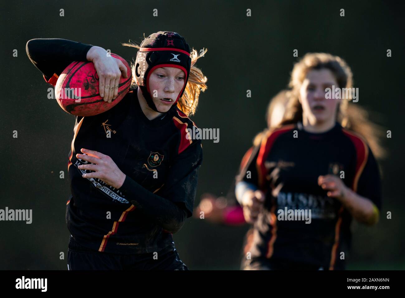 Girls playing rugby hi-res stock photography and images - Alamy