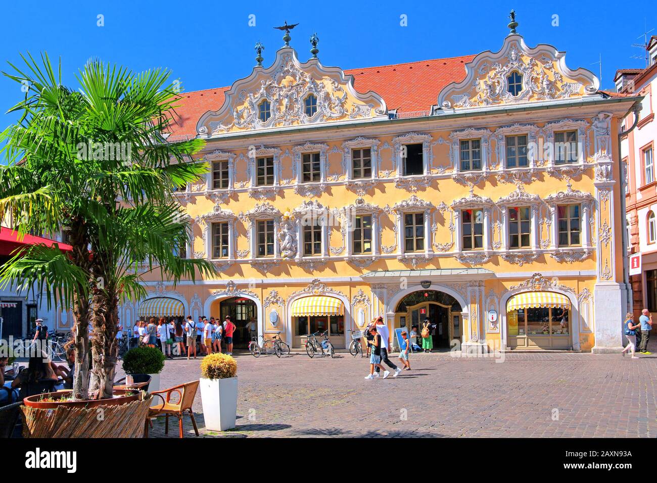 House of the falcon hi-res stock photography and images - Alamy