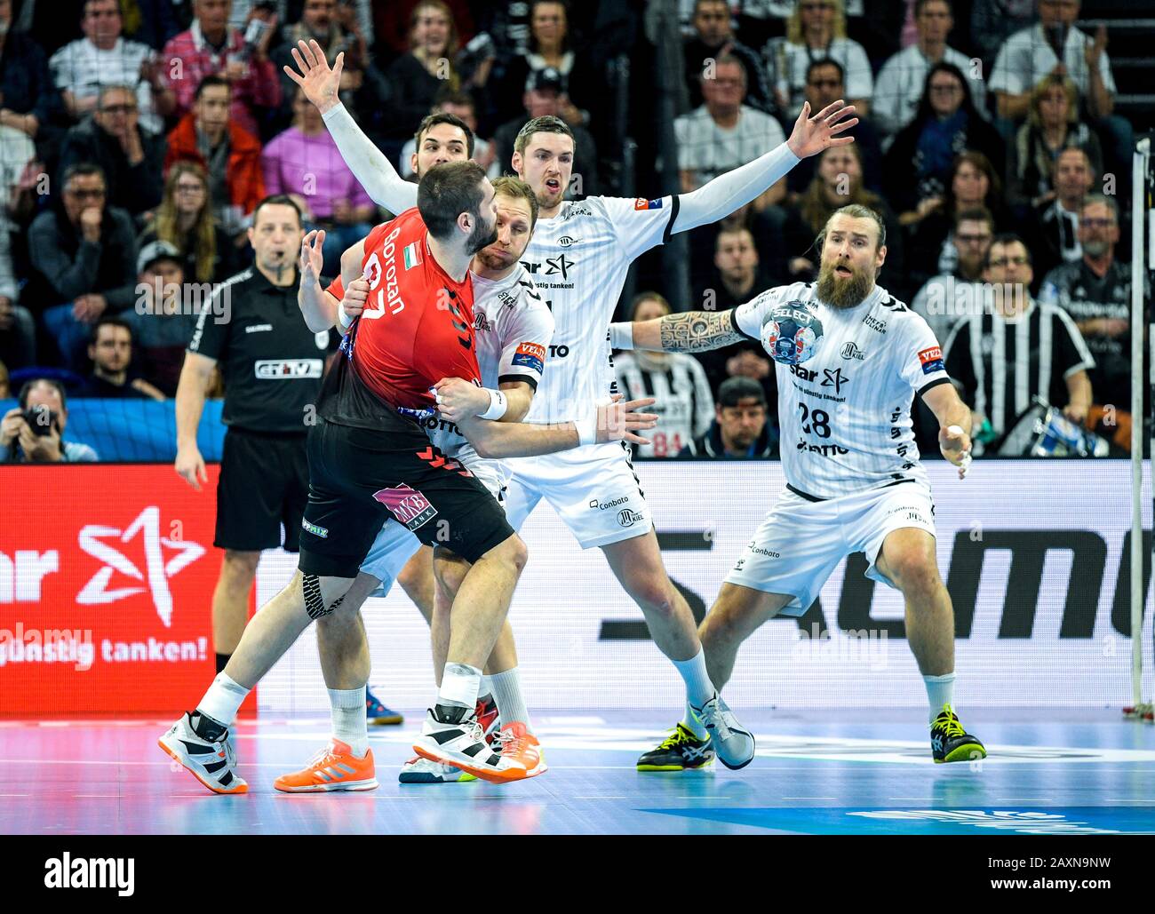 Kiel, Germany. 12th Feb, 2020. Handball: Champions League, THW Kiel ...