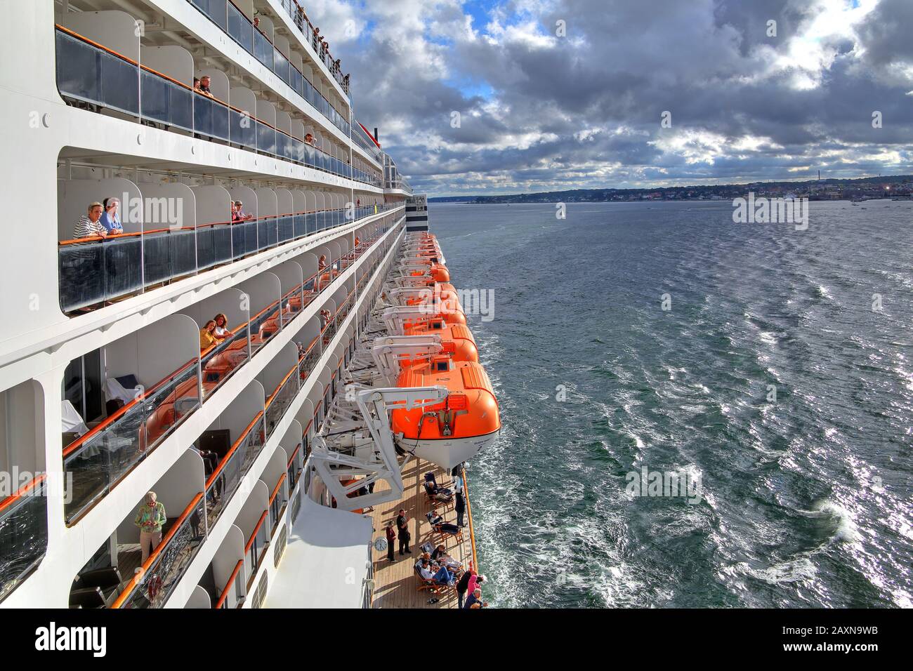 Lifeboat cutter hi-res stock photography and images - Alamy