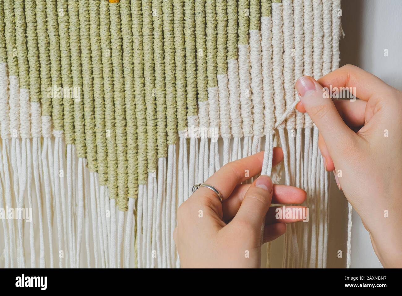 Macrame wall hanging hi-res stock photography and images - Alamy