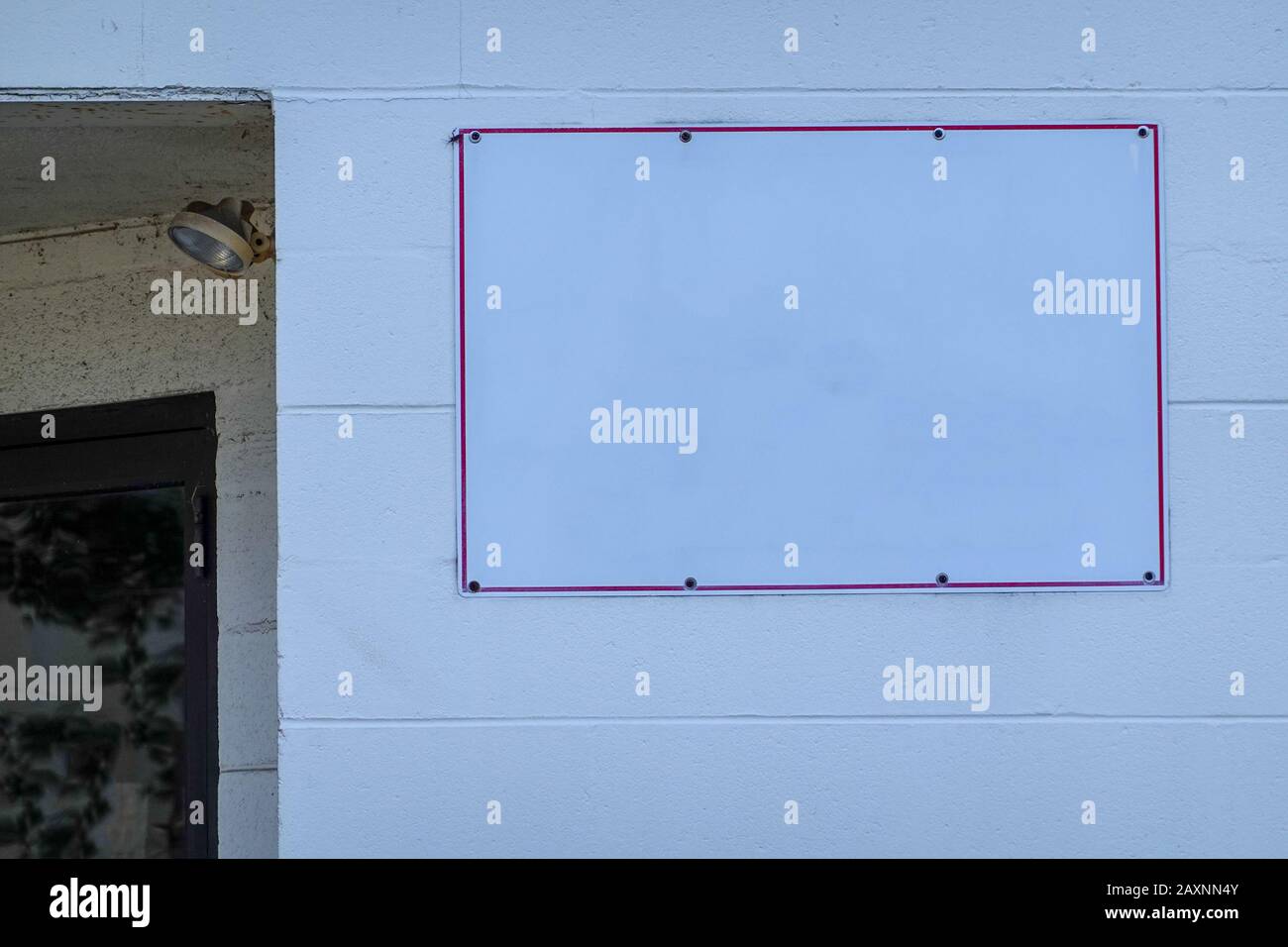 Garage Closed Sign High Resolution Stock Photography and Images - Alamy