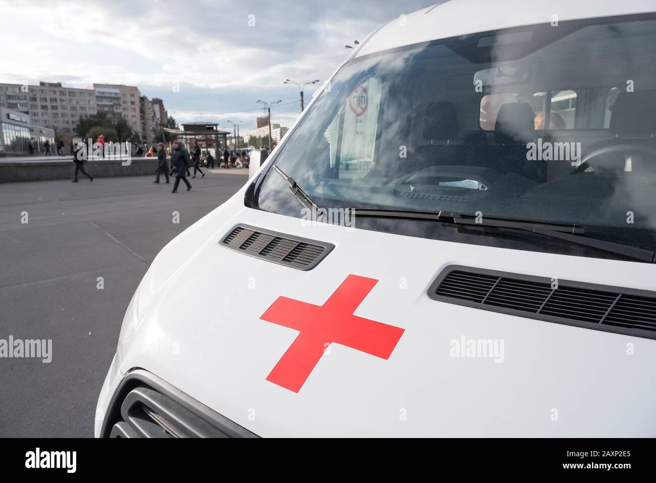 Rotes kreuz uniform hi-res stock photography and images - Alamy
