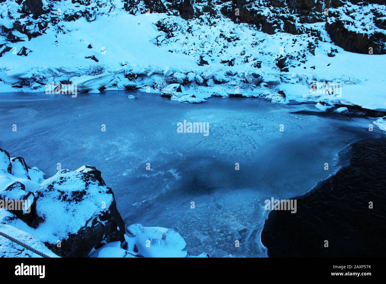 Frozen snowy lake hi-res stock photography and images - Alamy
