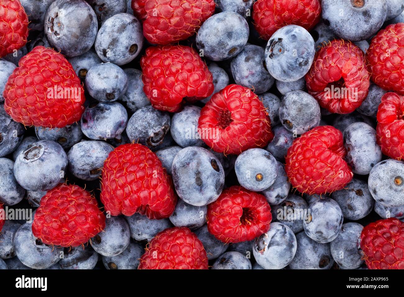 Raspberries pattern hi-res stock photography and images - Alamy