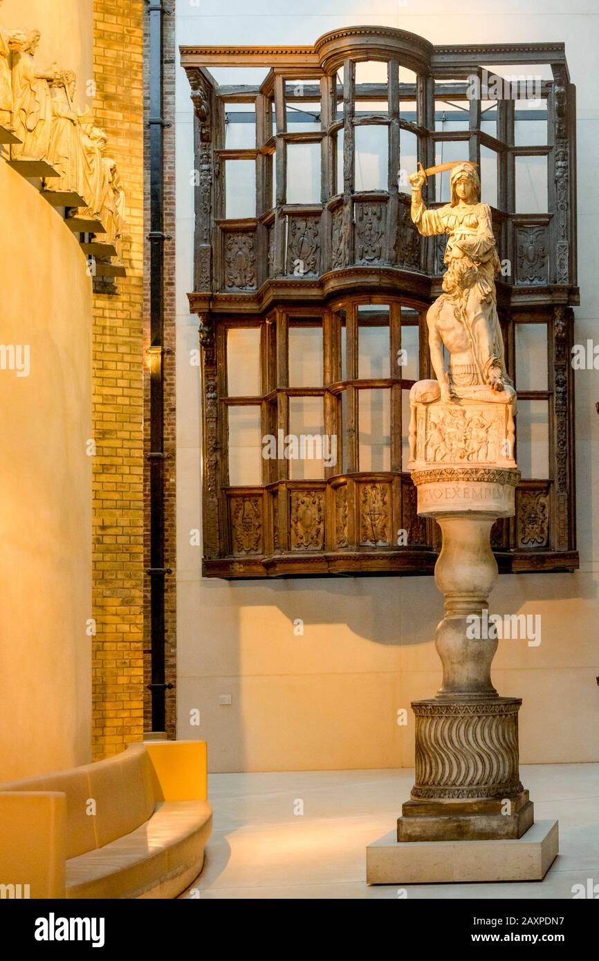 Façade of Sir Paul Pindar’s house, Victoria and Albert Museum, London ...