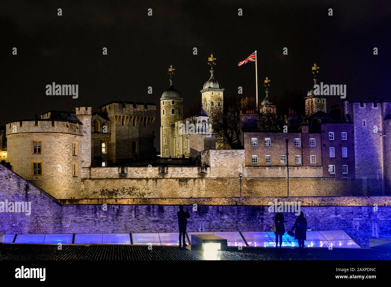 Tower of London, castle at night, London, England, UK Stock Photo - Alamy