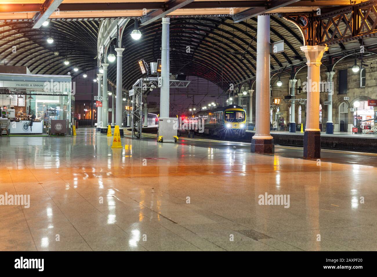 Newcastle central station hi-res stock photography and images - Alamy
