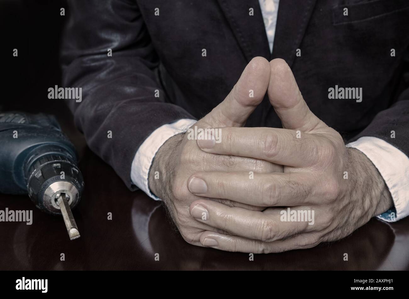 During negotiations, be careful not to be fooled or "screwed". This man ...