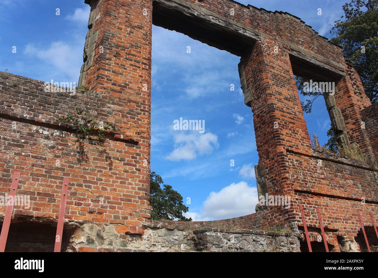 Destroyed building hi-res stock photography and images - Alamy
