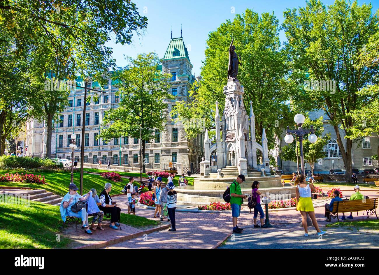 Tourists in the Square in Quebec City Stock Photo - Alamy