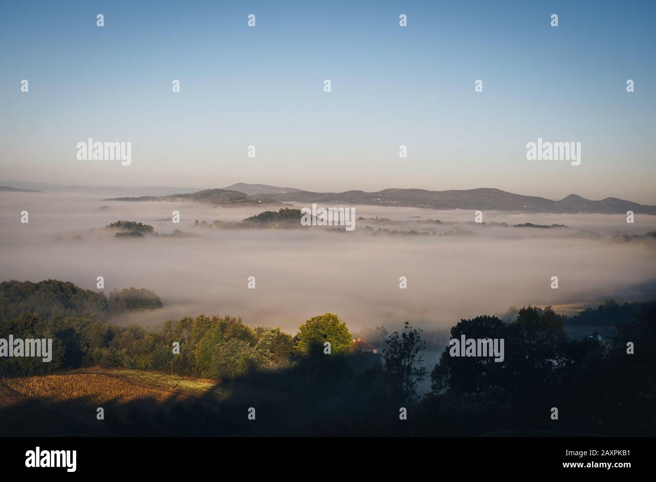Plane fog mountains hi-res stock photography and images - Alamy