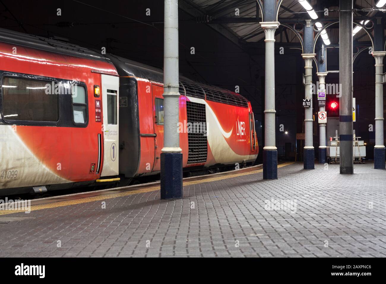 London North eastern railway ( LNER ) high speed train (Intercity 125 ) at Newcastle central ...