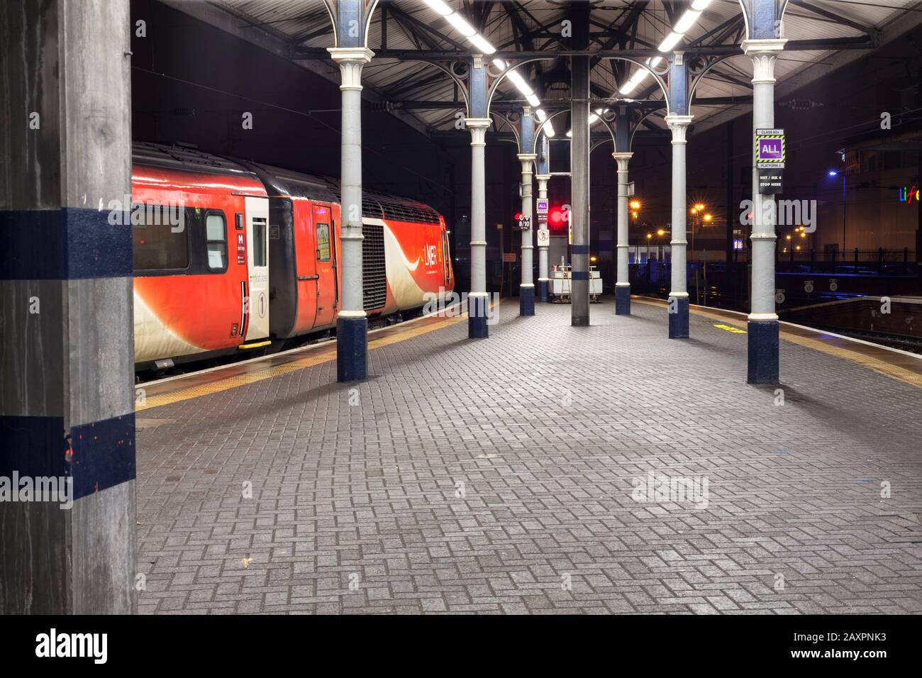 London North eastern railway ( LNER ) high speed train (Intercity 125 ) at Newcastle central ...