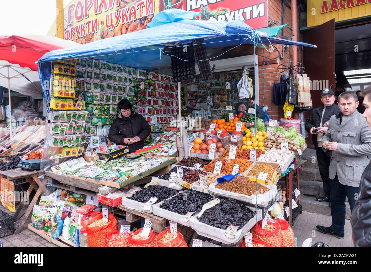 Downtown public scene marketplace hi-res stock photography and images ...