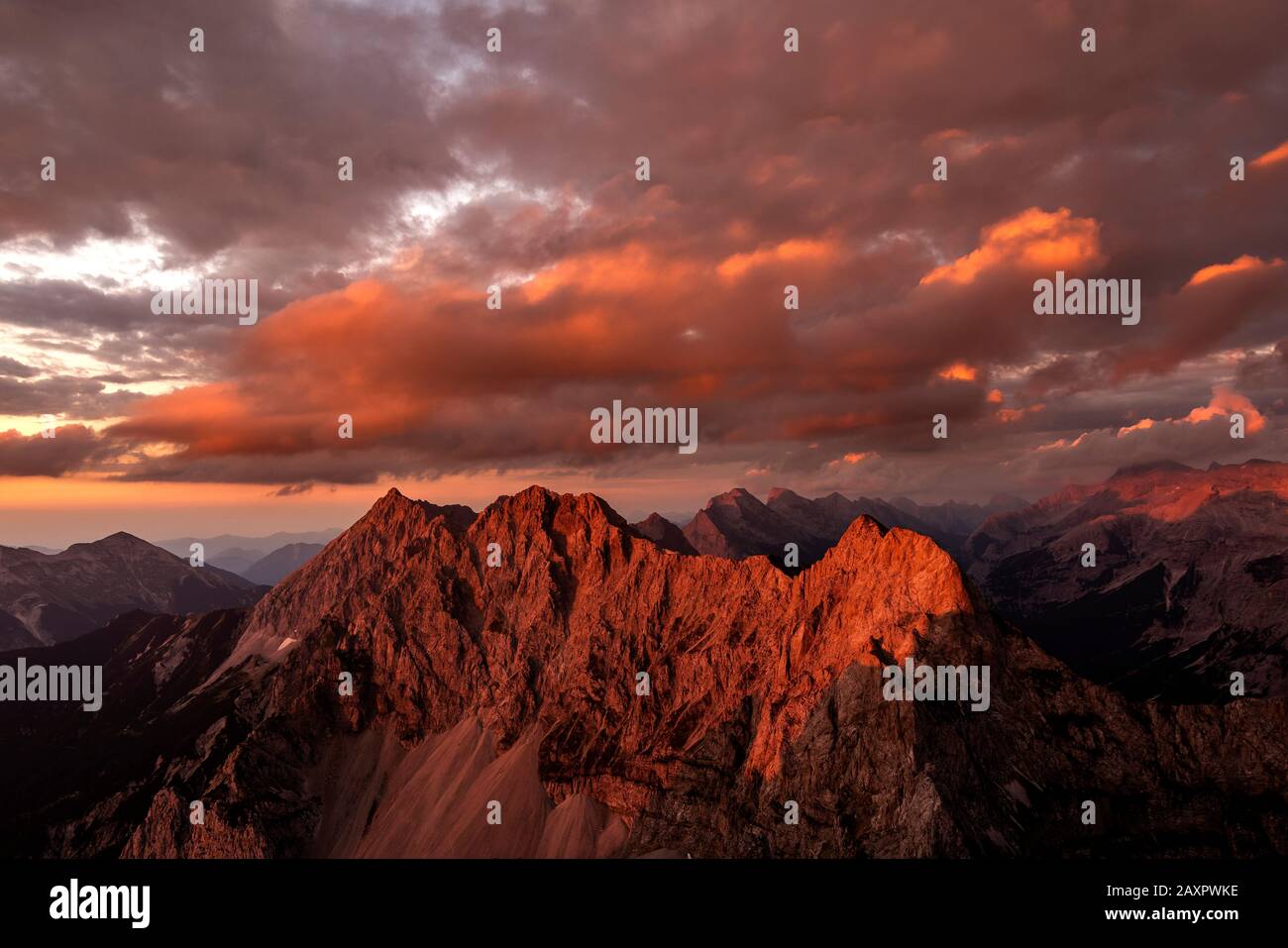 Alpenglow on the Wörner in the Karwendel, in the bavarian alps Stock ...