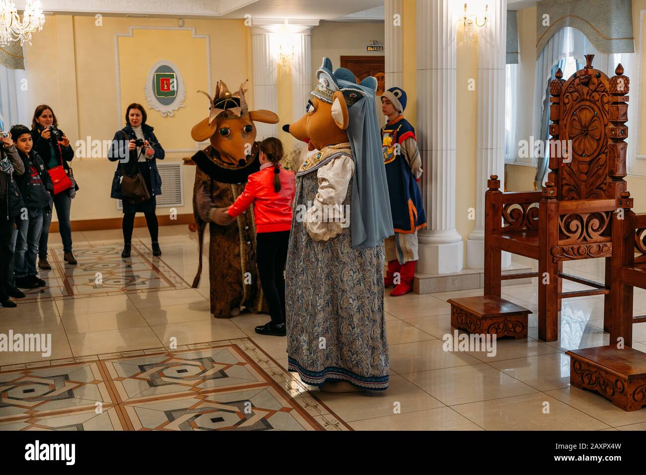 Mouse king and queen. Traditional performance show in Myshkin, Russia ...