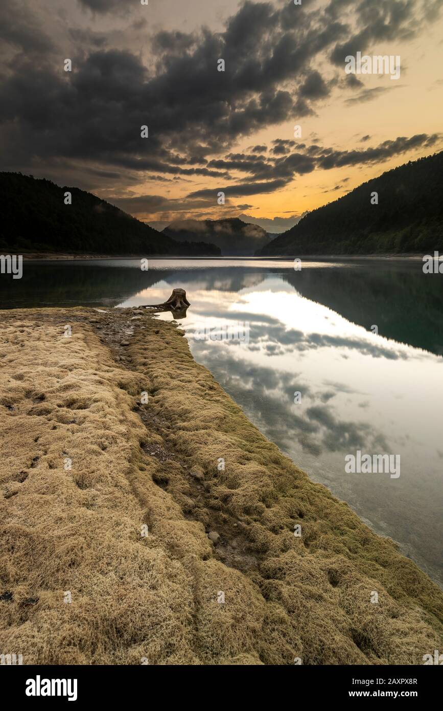 Impounding reservoir hi-res stock photography and images - Alamy