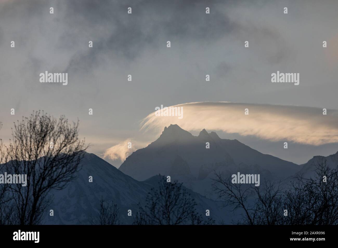 Distant mountain landscape hi-res stock photography and images - Alamy