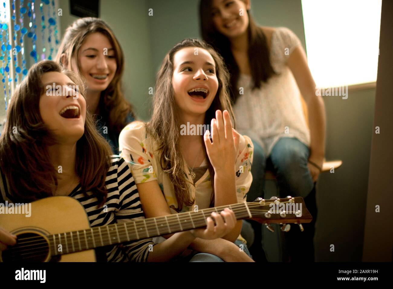 Children singing with guitar hi-res stock photography and images - Alamy