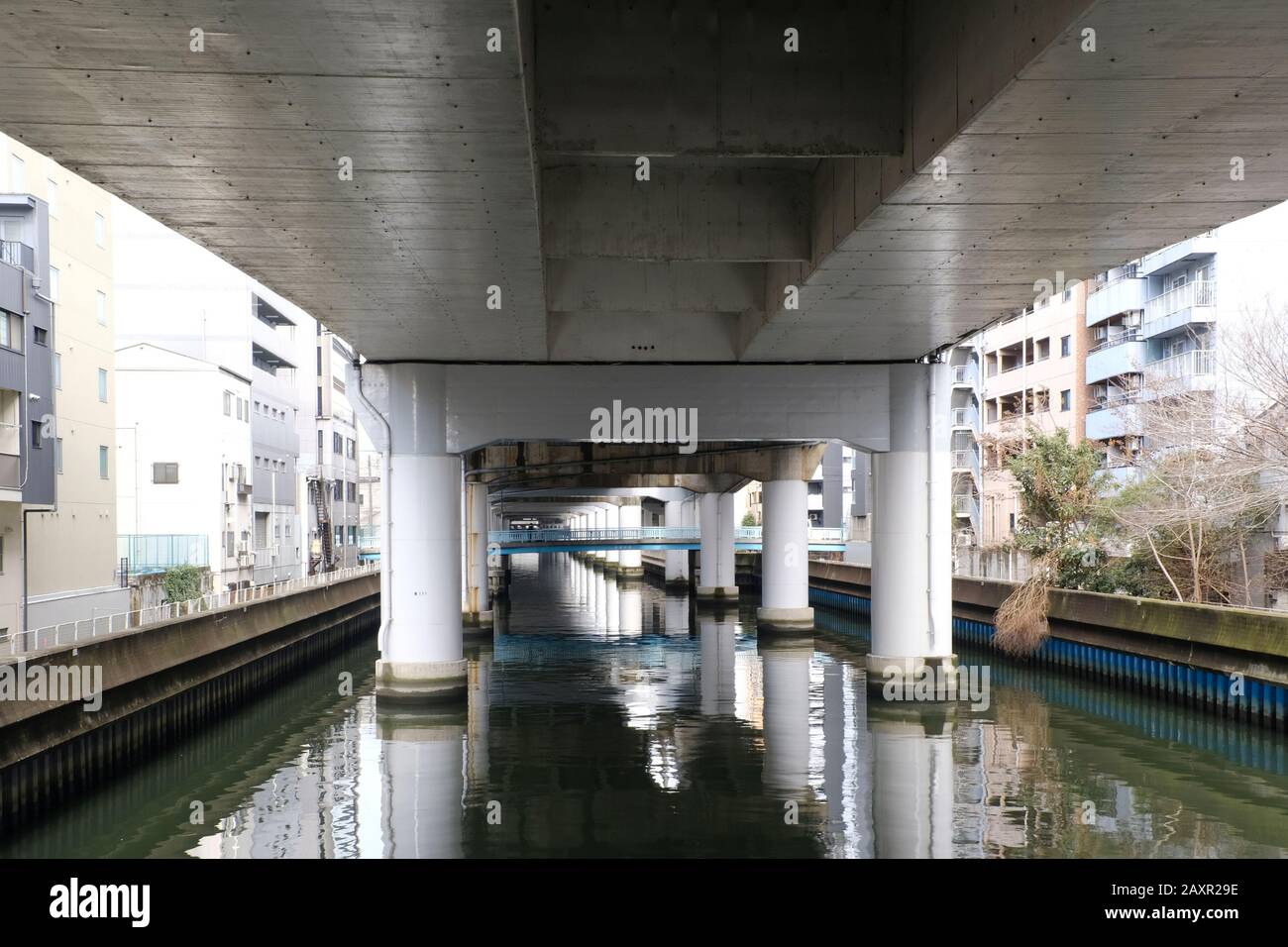 Stream under bridge hi-res stock photography and images - Alamy