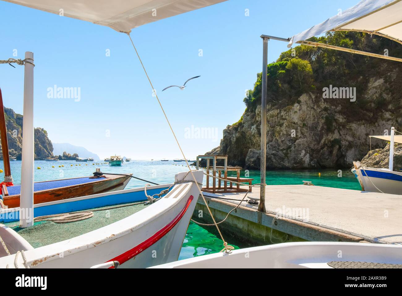 Greek dock hi-res stock photography and images - Alamy