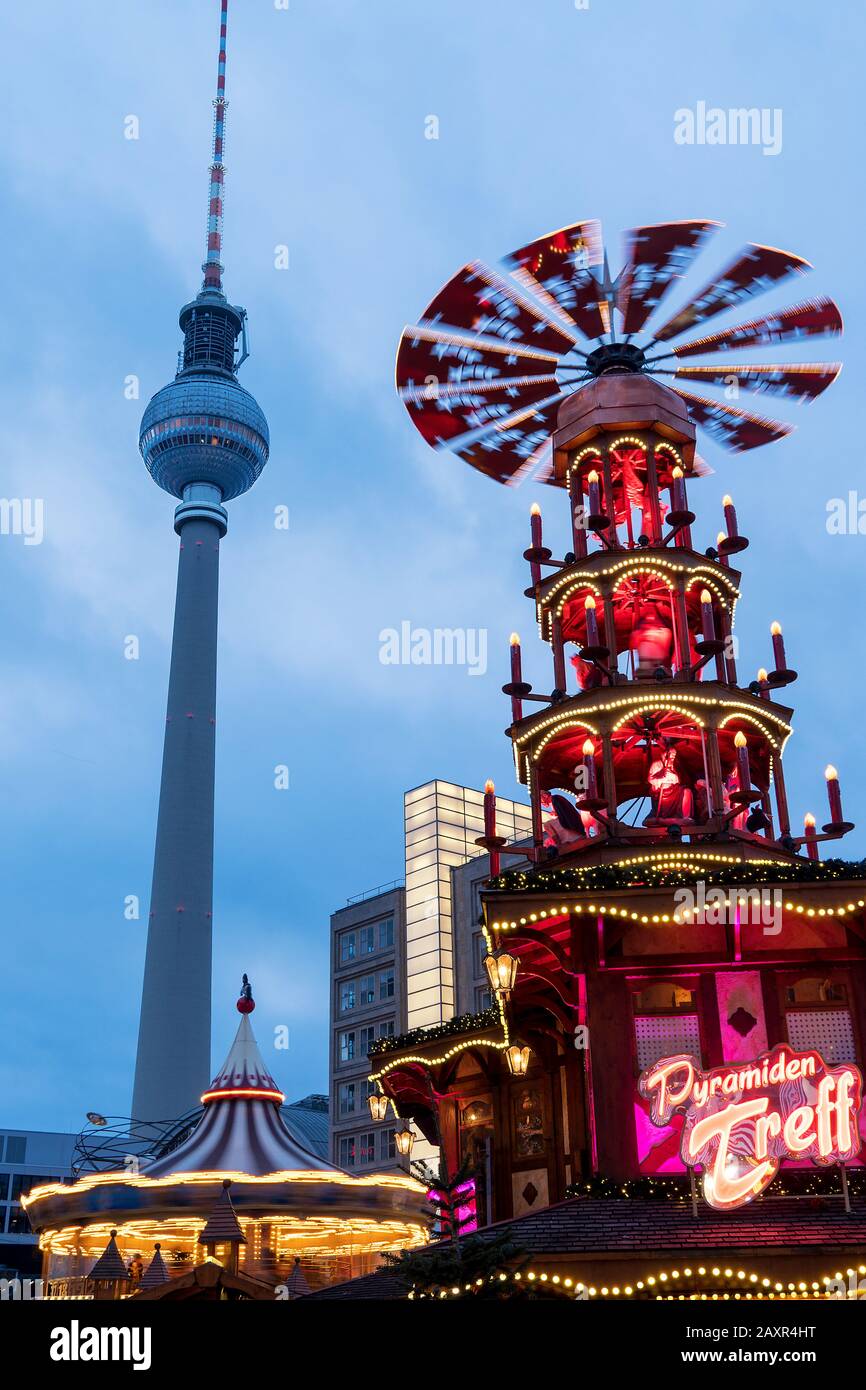Berlin, Alexander square, Christmas market, pyramid, carousel, Berlin ...