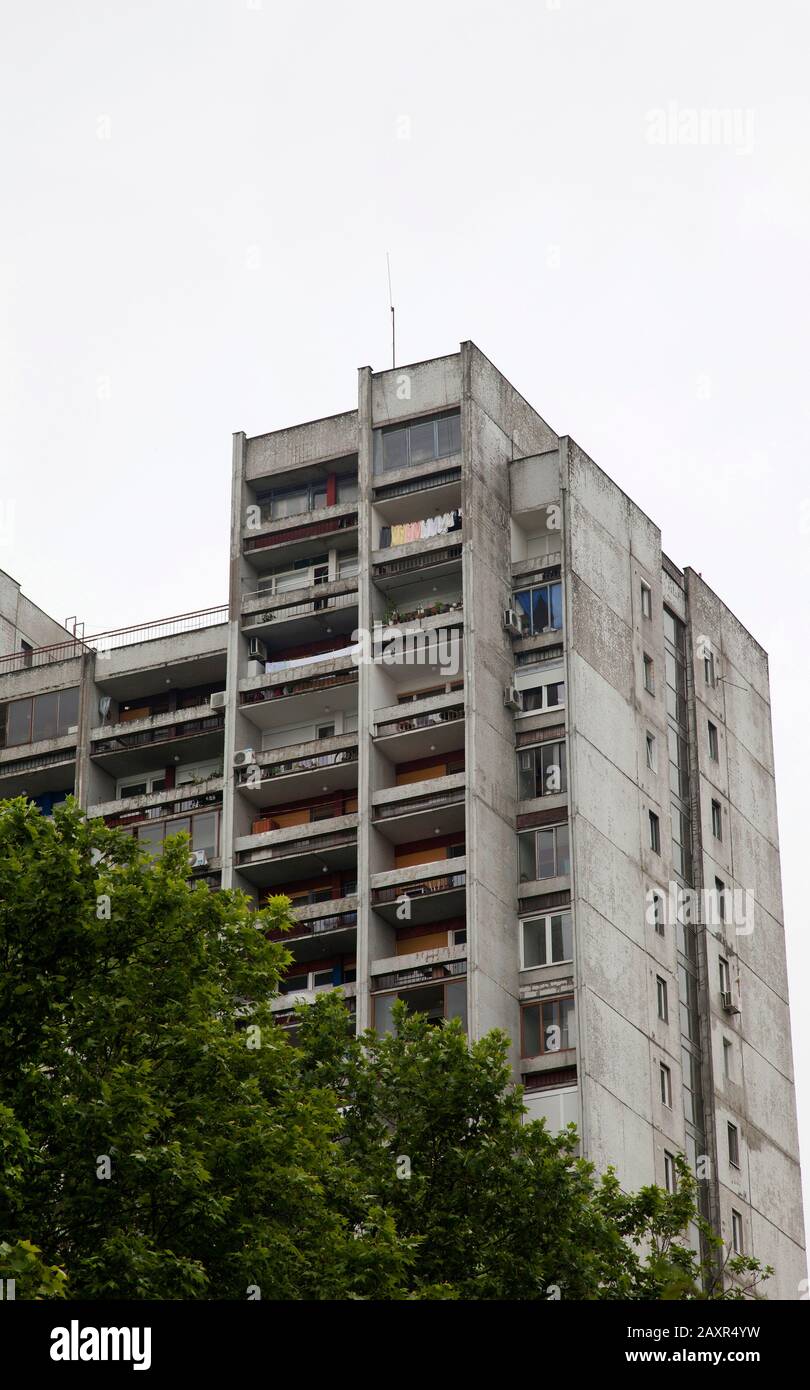 Run down tower blocks hi-res stock photography and images - Alamy
