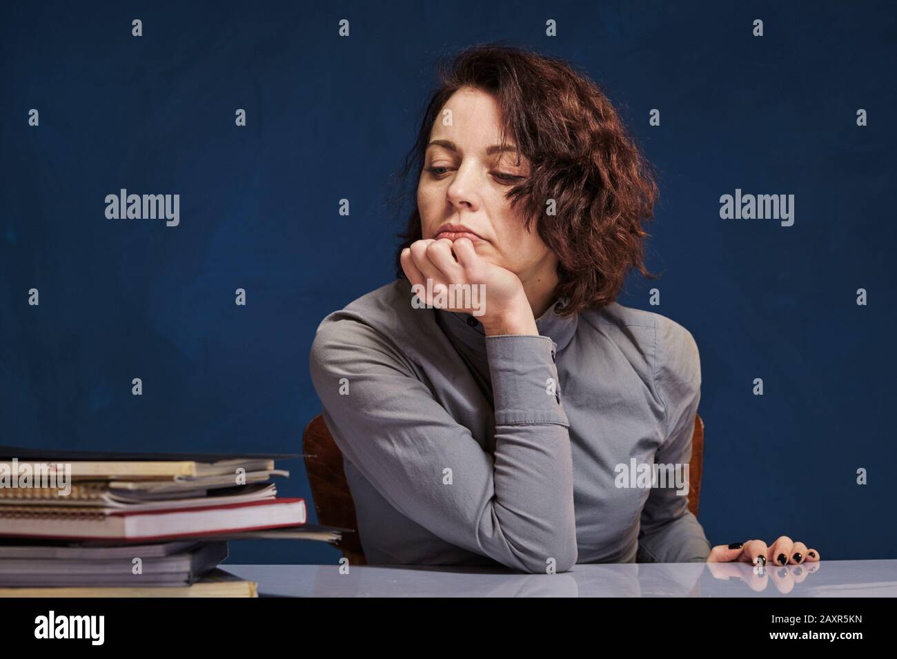 Desk woman stack papers hi-res stock photography and images - Alamy