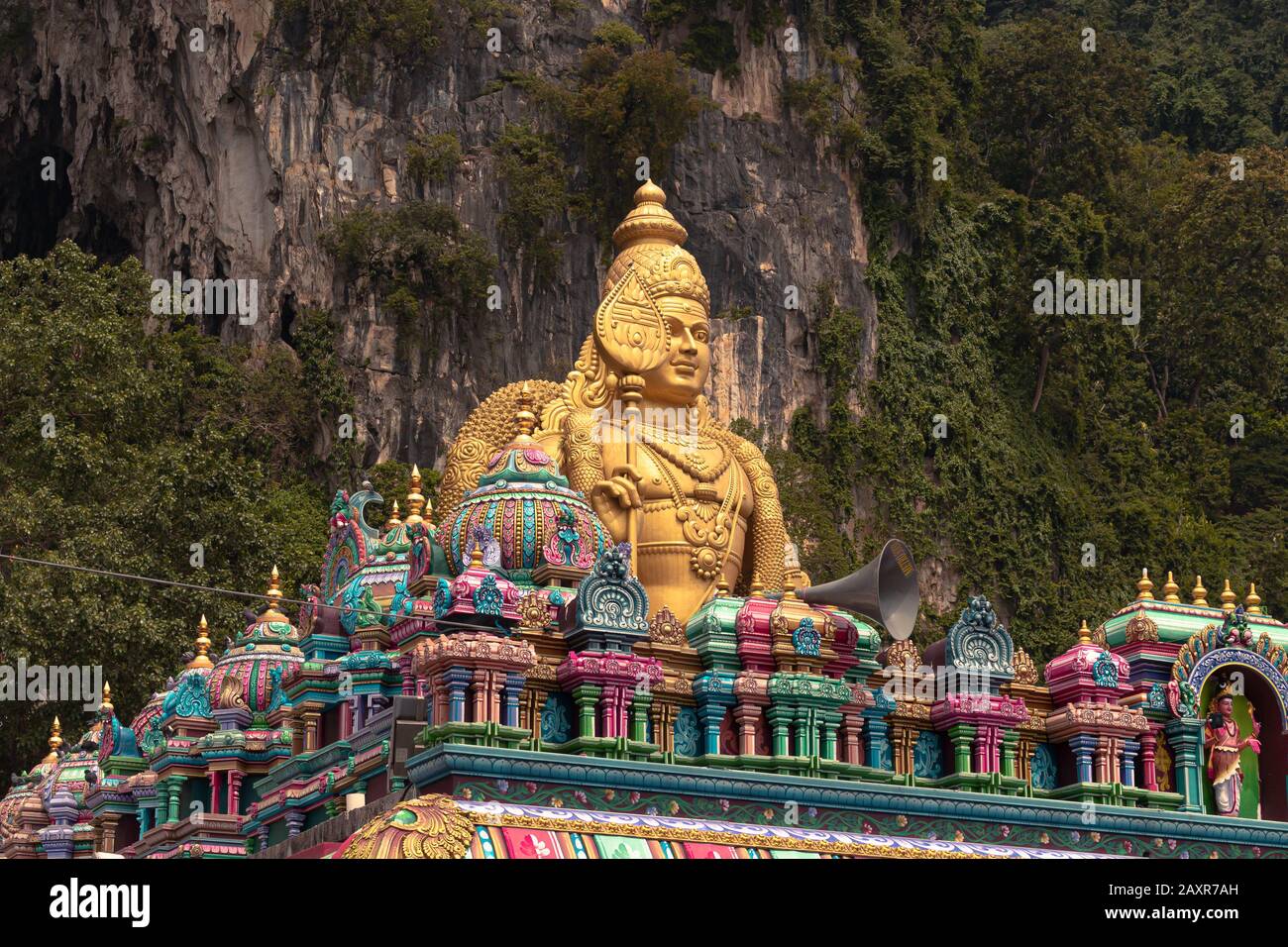 Statue of Murugan at Batu Caves Stock Photo - Alamy