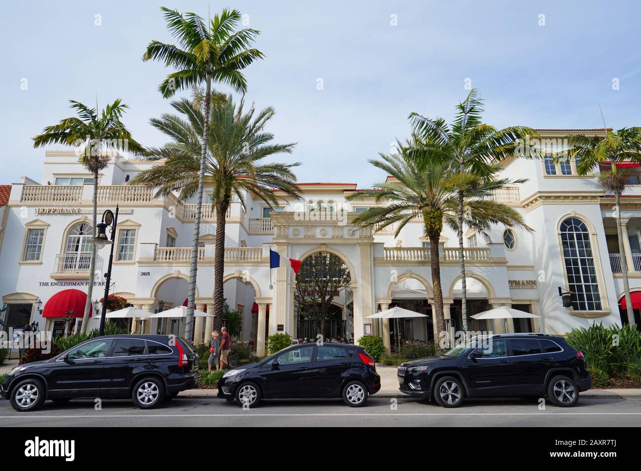 NAPLES, FL -30 JAN 2020- View of the Fifth Avenue South street in ...