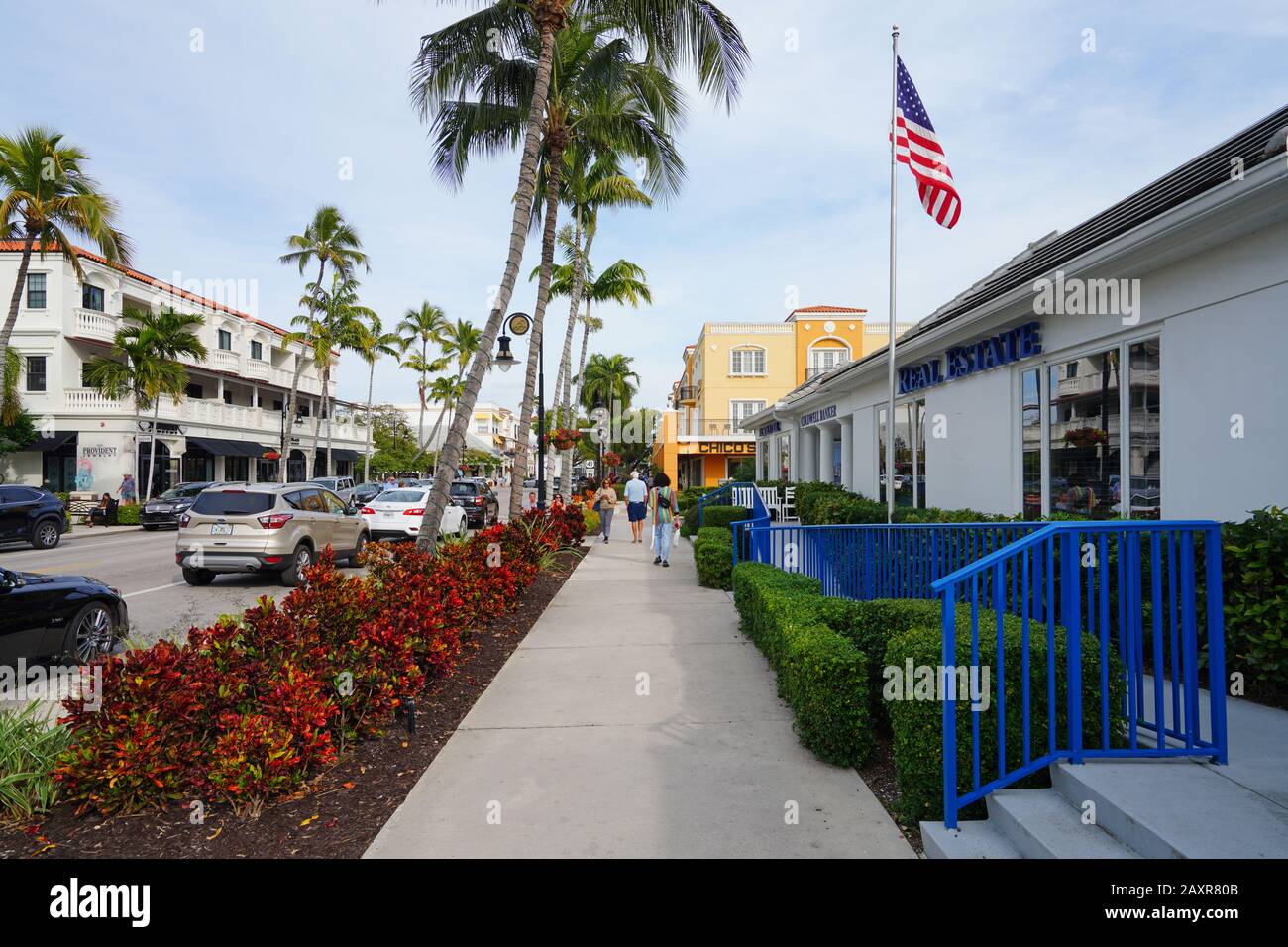 NAPLES, FL -30 JAN 2020- View of the Fifth Avenue South street in ...