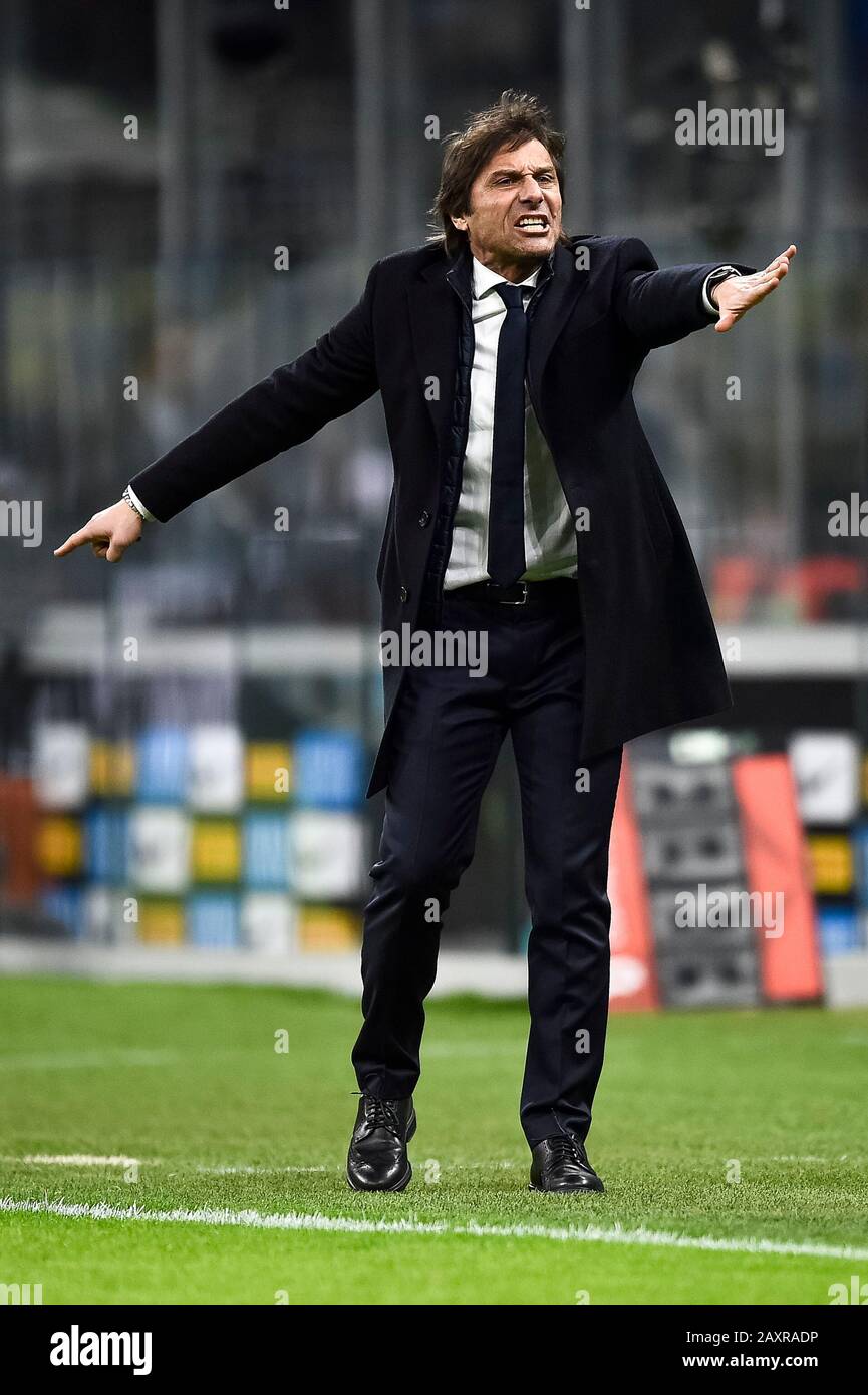 Professional antonio conte coach of ssc napoli hi-res stock photography ...