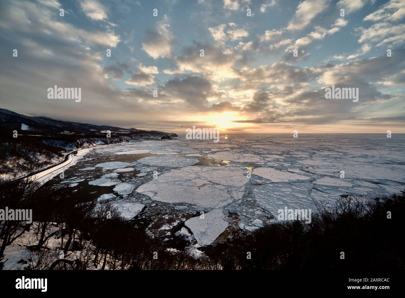 Sea of okhotsk ice hi-res stock photography and images - Alamy