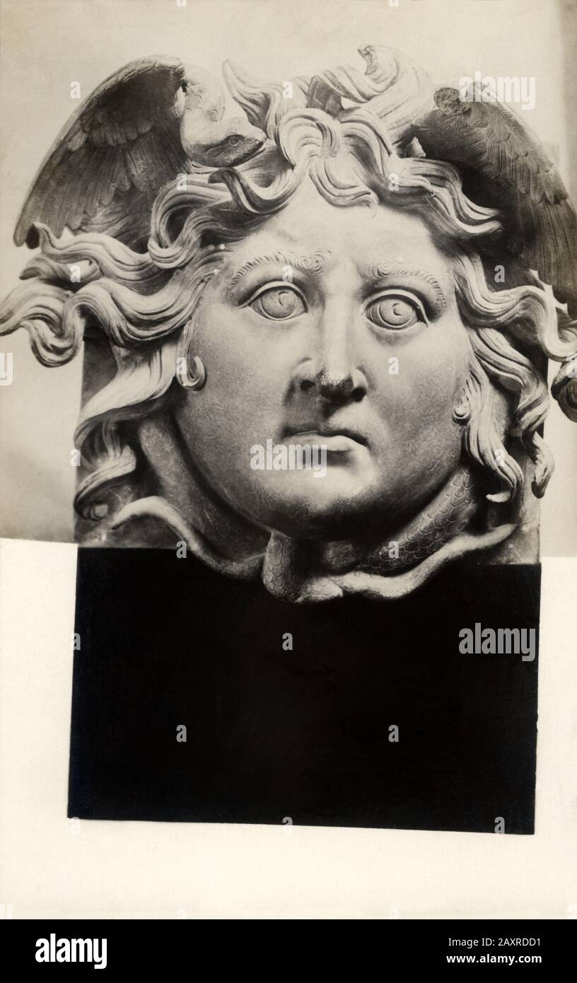 Emperor caligula ships hi-res stock photography and images - Alamy