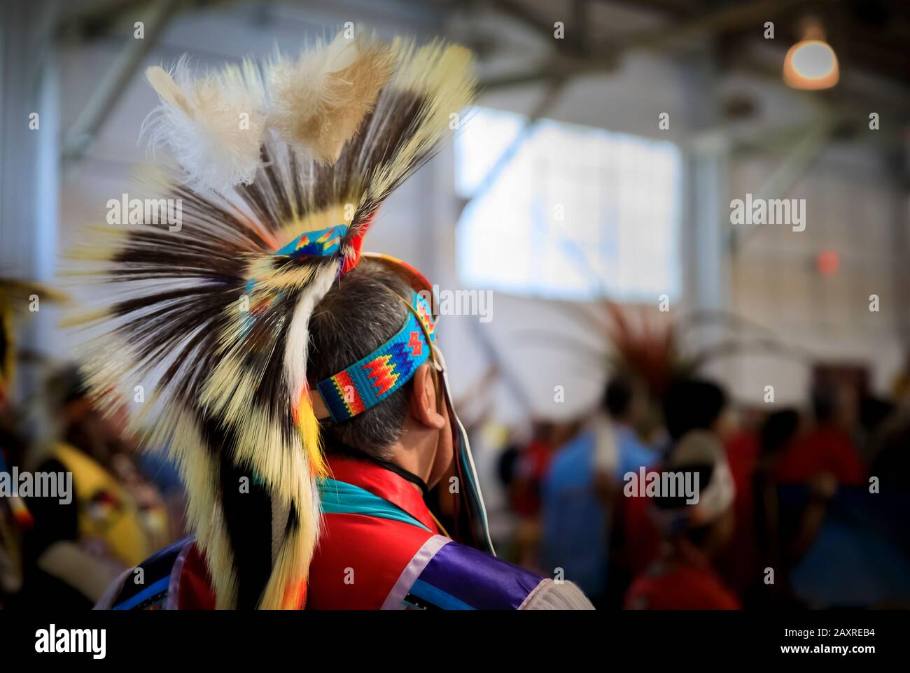 Indigenous man wearing regalia outfit costume hi-res stock photography ...