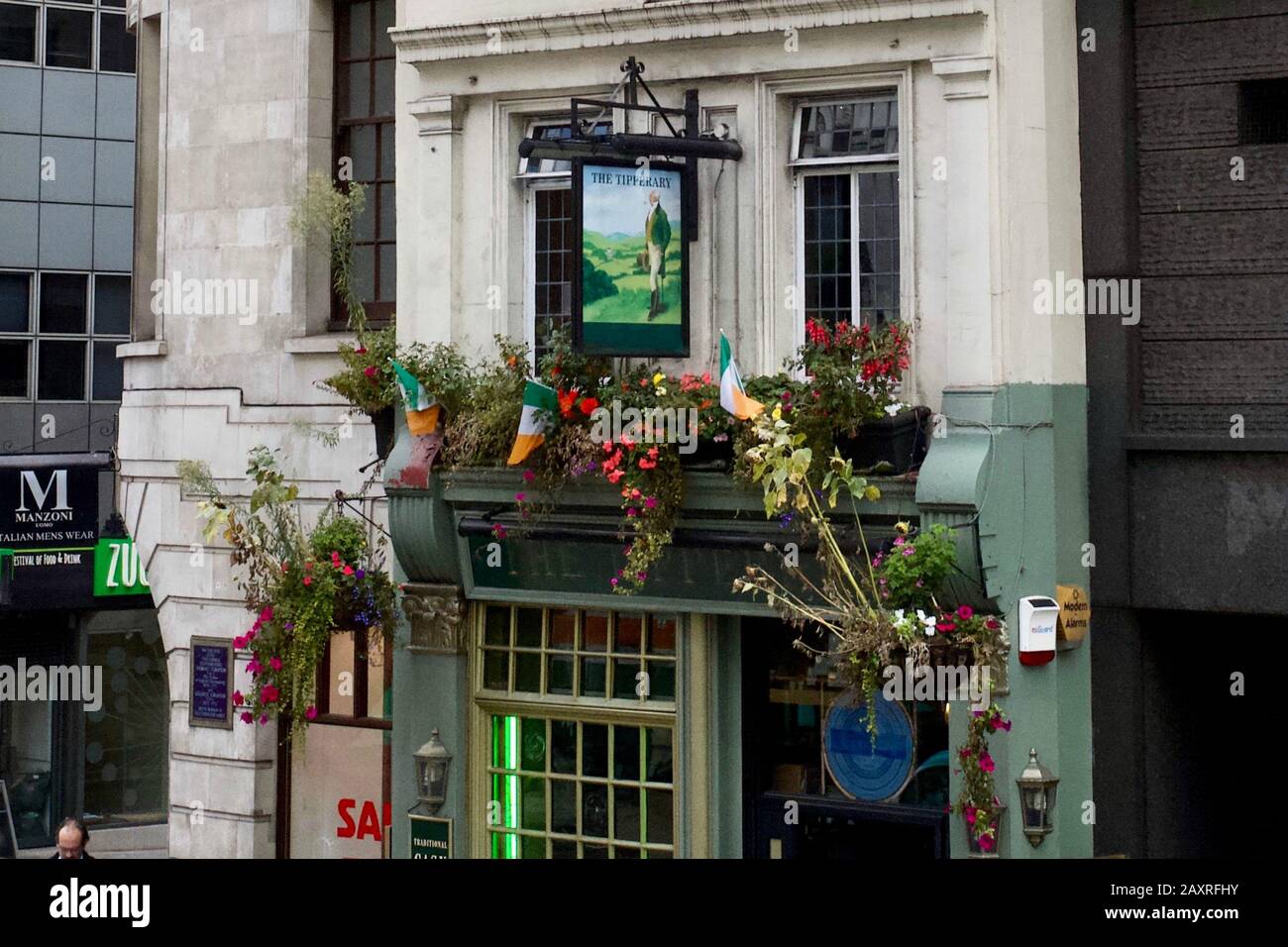 Tipperary pub london hi-res stock photography and images - Alamy