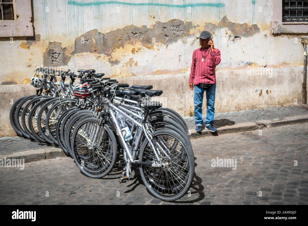 Rome bicycle bike bikes italy hi-res stock photography and images - Alamy