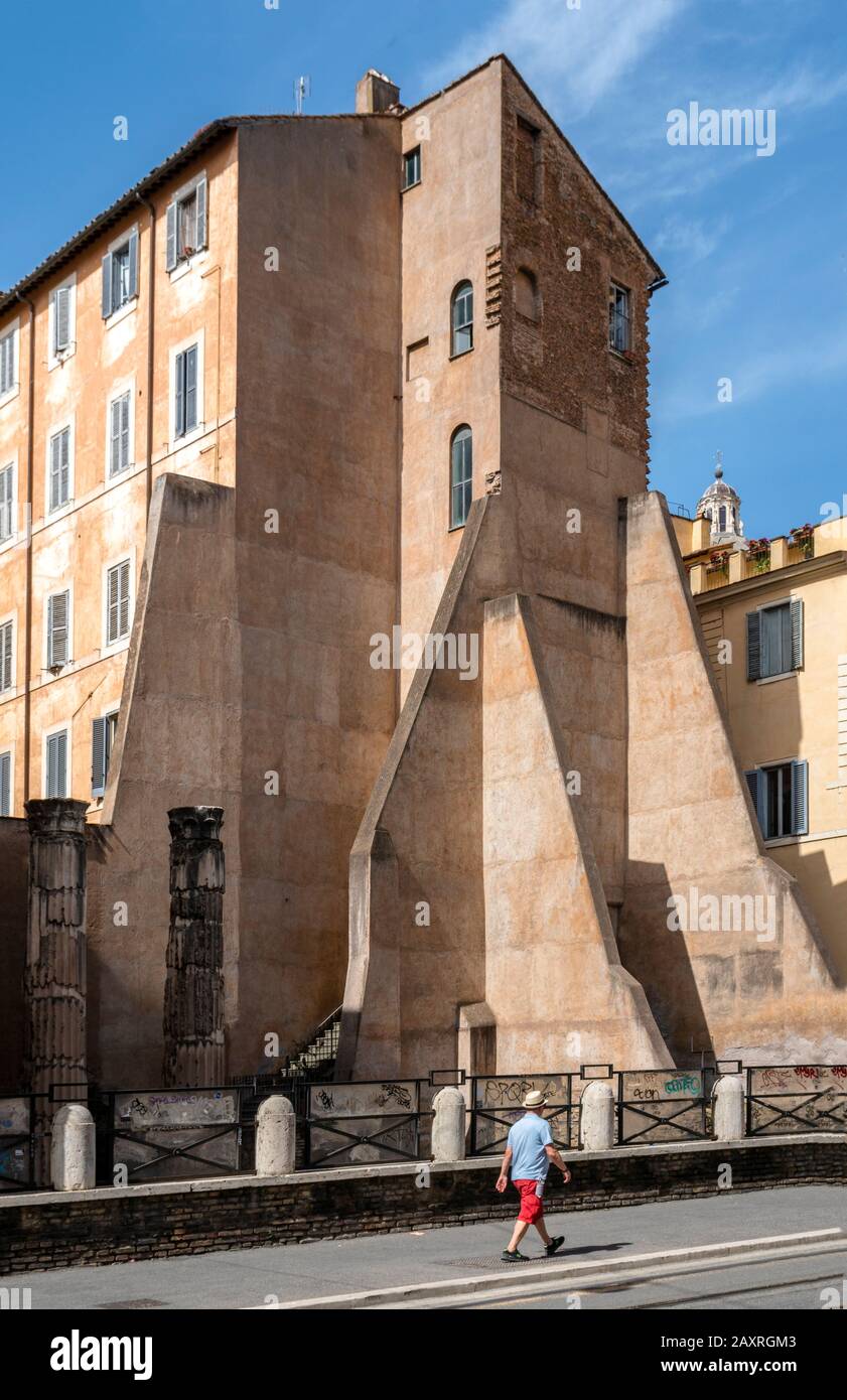 Street scene in rome hi-res stock photography and images - Alamy
