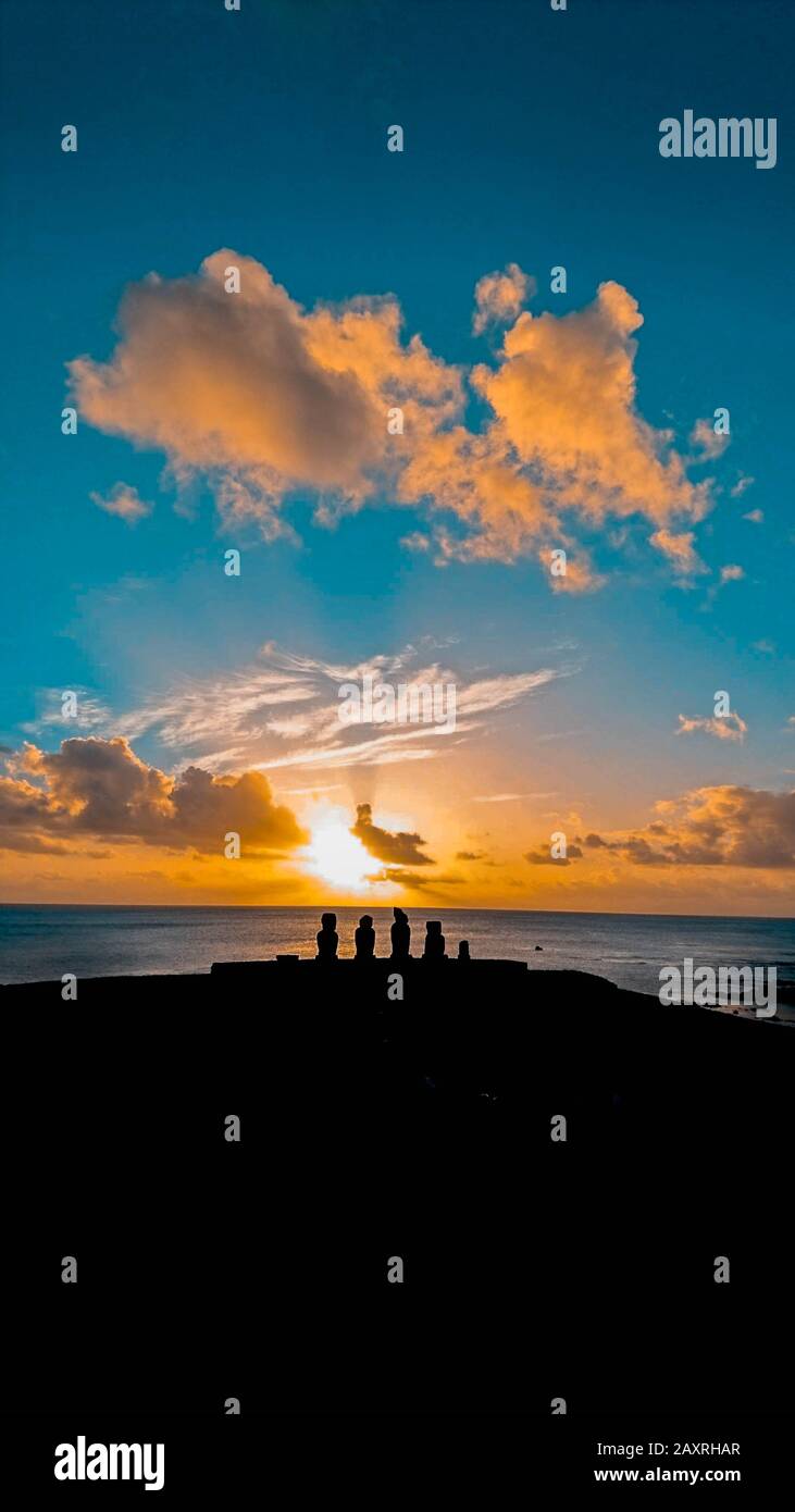 Easter island sun hat hi-res stock photography and images - Alamy