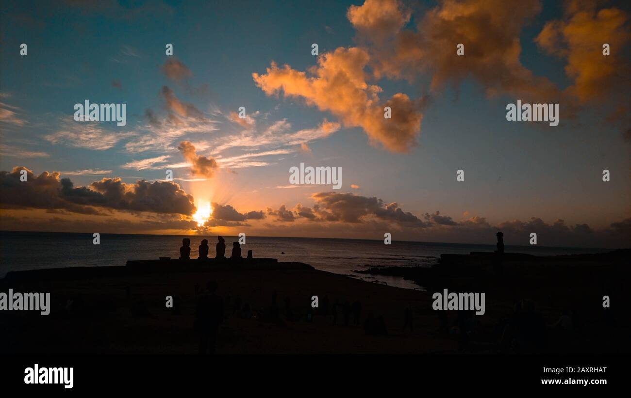 Easter island sun hat hi-res stock photography and images - Alamy