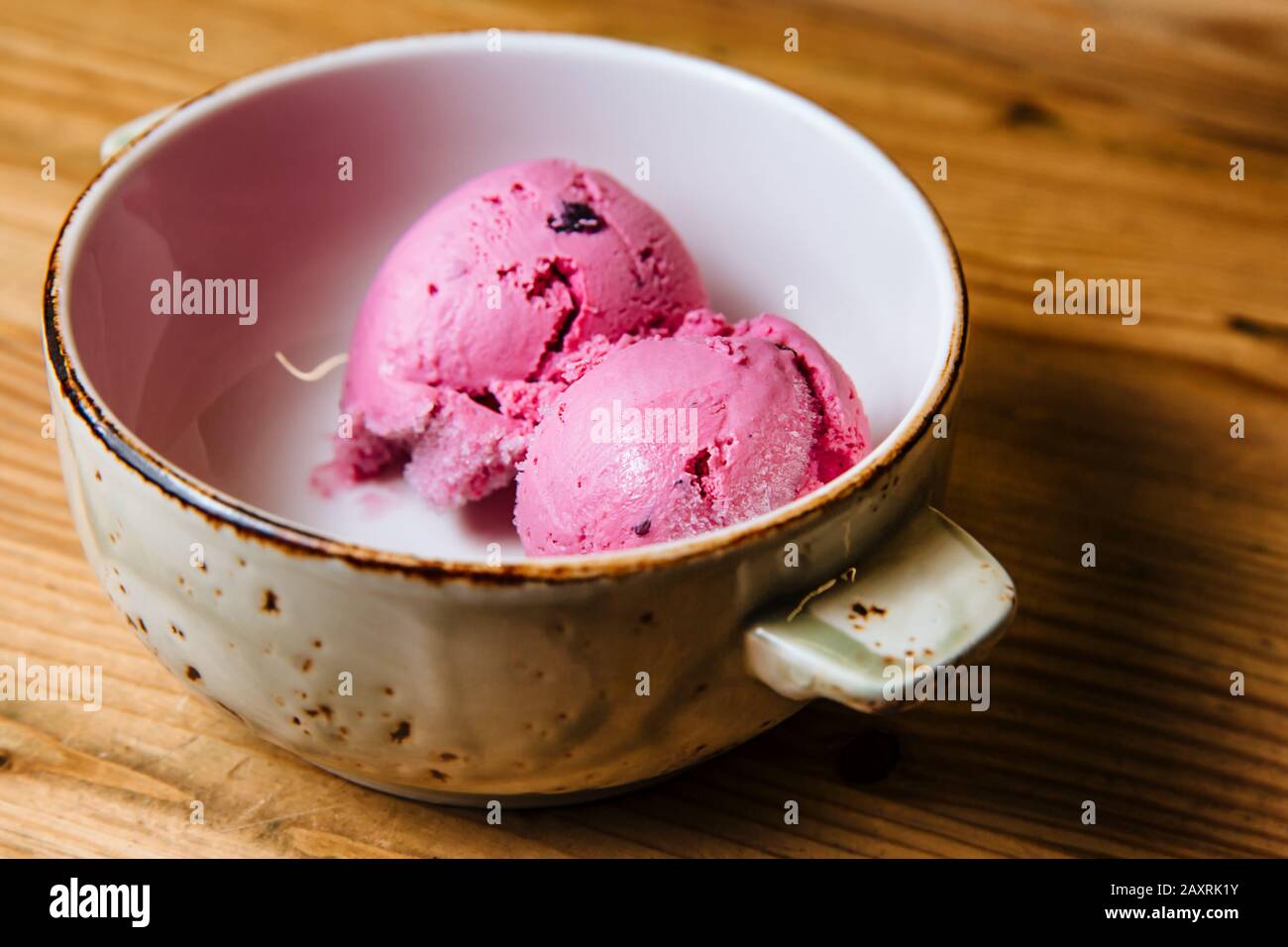 Pink ice cream hi-res stock photography and images - Alamy